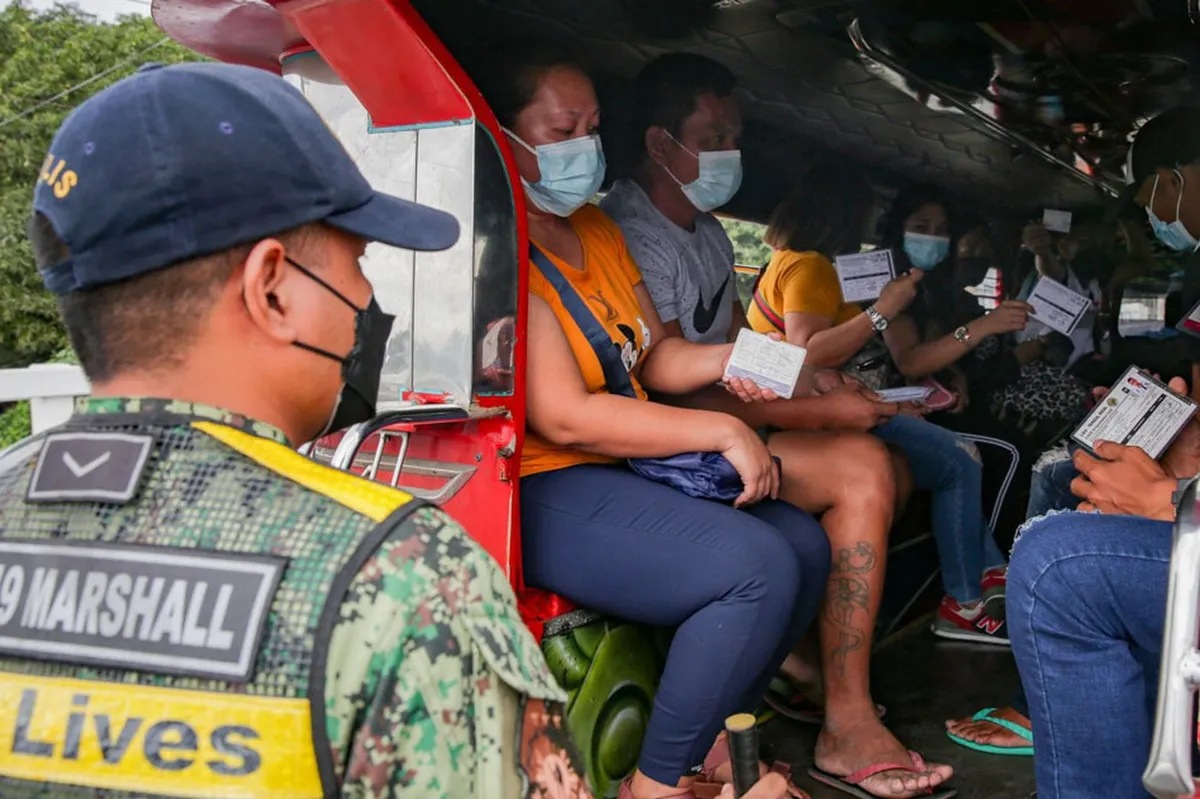 Vaccination card inspection at QC-San Mateo Border | ABS-CBN News