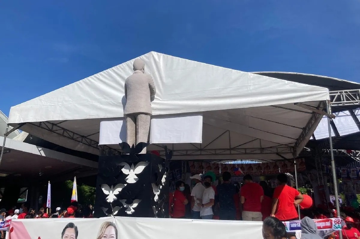Tarlac gov't says blocking of Ninoy statue 'unintentional' | ABS-CBN News