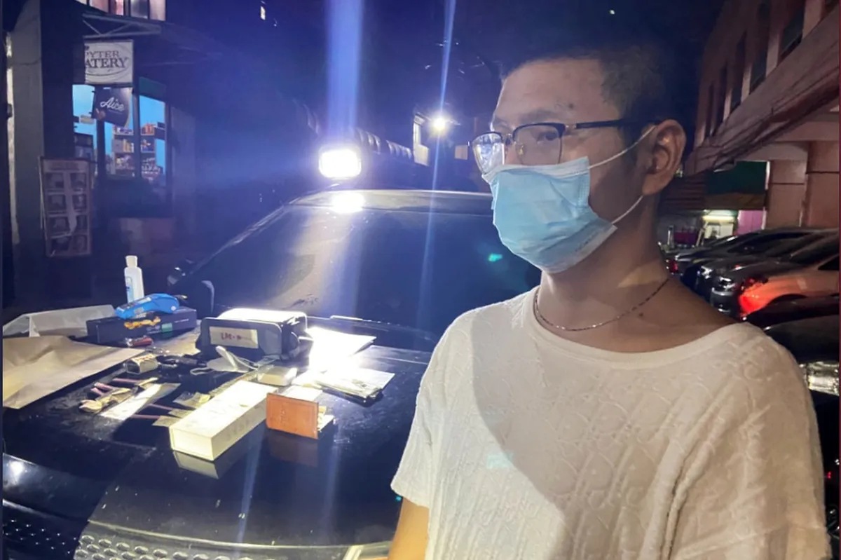 Chinese tiklo sa pagbebenta umano ng ‘shabu pills’ sa Makati | ABS-CBN News Chinese tiklo sa pagbebenta umano ng ‘shabu pills’ sa Makati | ABS-CBN News