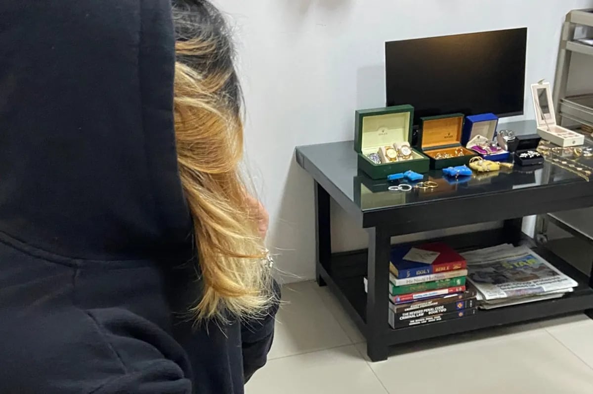 14-anyos nabiktima ng ‘dugo-dugo’ sa QC; P10-M na pera, alahas natangay ... 14-anyos nabiktima ng ‘dugo-dugo’ sa QC; P10-M na pera, alahas natangay ...