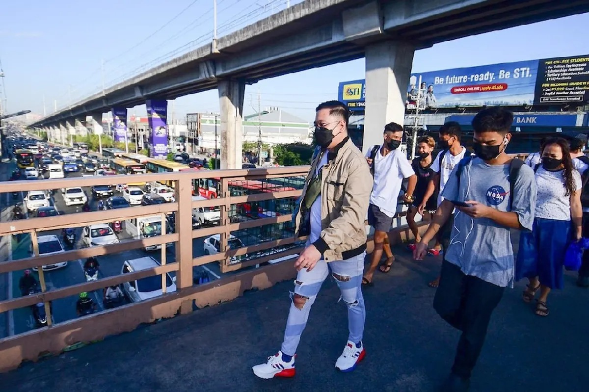 Pagbigat ng trapiko dama sa unang araw ng Alert Level 1 sa NCR | ABS ...