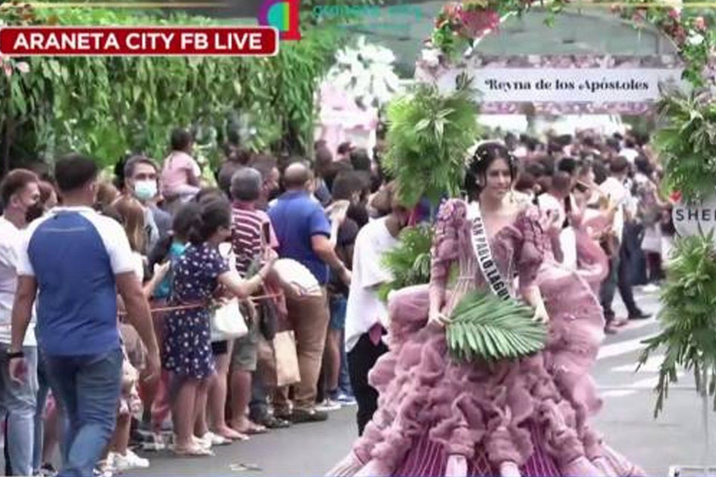 Mga reyna, kandidata ng Bb Pilipinas pumarada sa Santacruzan | ABS-CBN ...