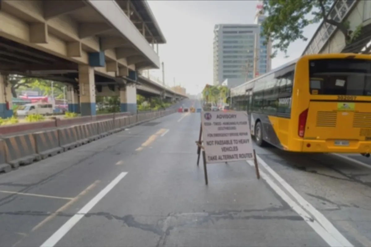 Pagkukumpuni sa EDSA-Kamuning flyover umarangkada na | ABS-CBN News