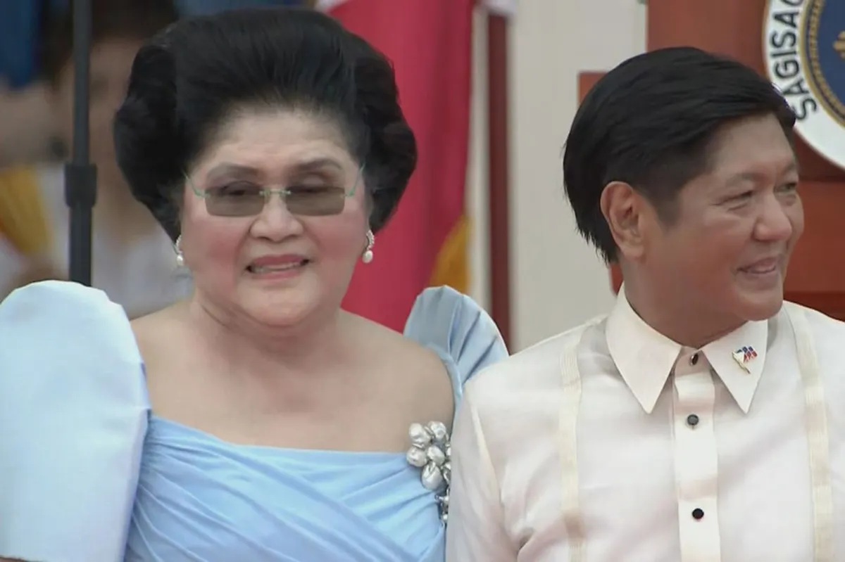Pamilyang Marcos emosyonal sa panunumpa ni Bongbong | ABS-CBN News Pamilyang Marcos emosyonal sa panunumpa ni Bongbong | ABS-CBN News