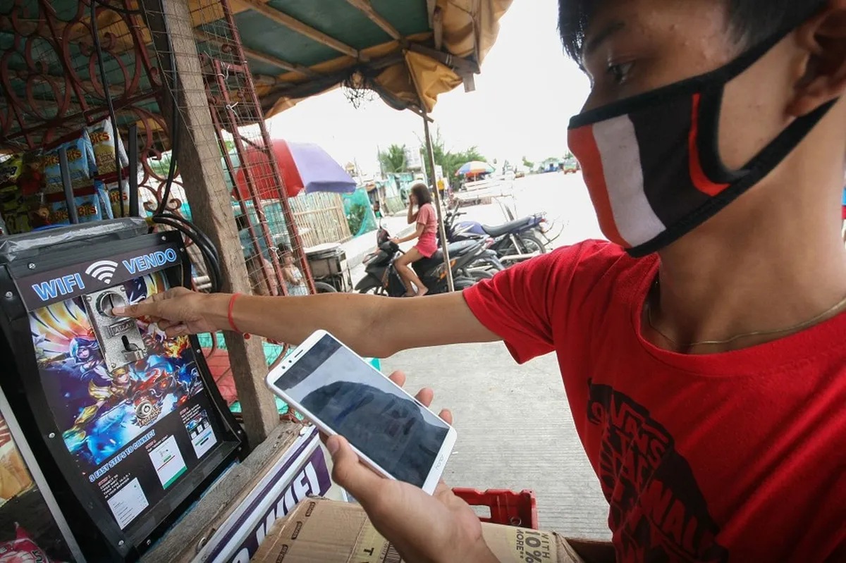 Filipinos online get news mainly from social: study | ABS-CBN News