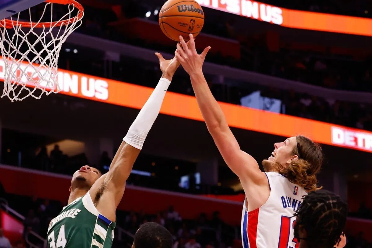 NBA: Giannis Antetokounmpo, Bucks continue their hold on Pistons | ABS-CBN Sports