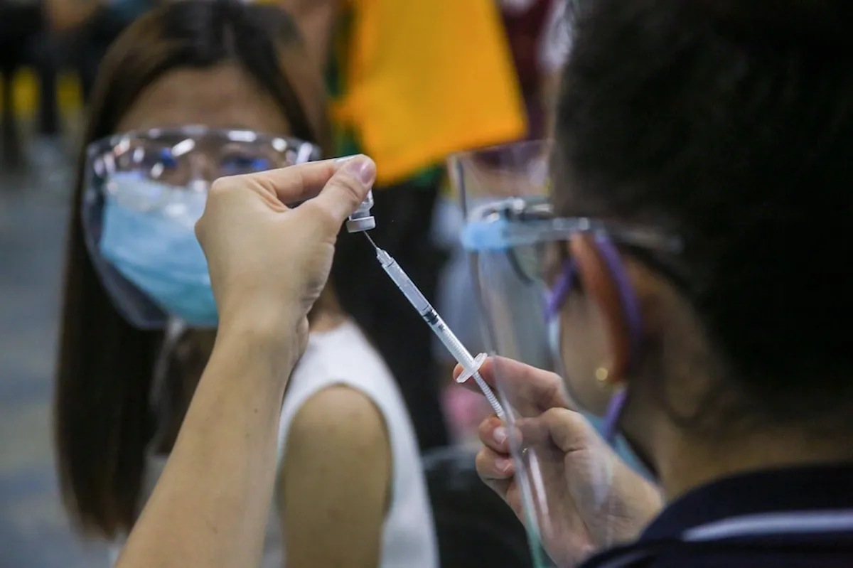 Philippines eyes 3-day vaccination drive to achieve 'merry Christmas ...