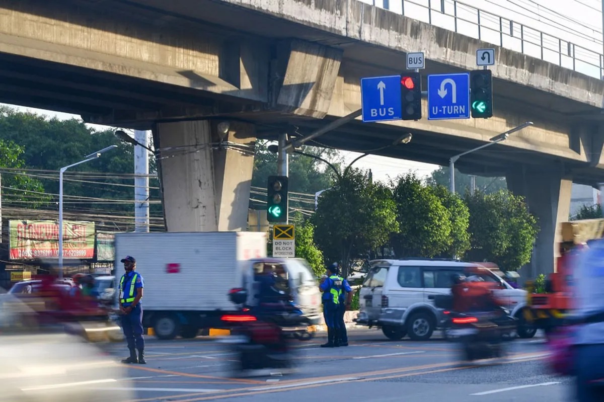 MMDA inaugurates stop light at EDSA-Dario Bridge U-turn slot | ABS-CBN News
