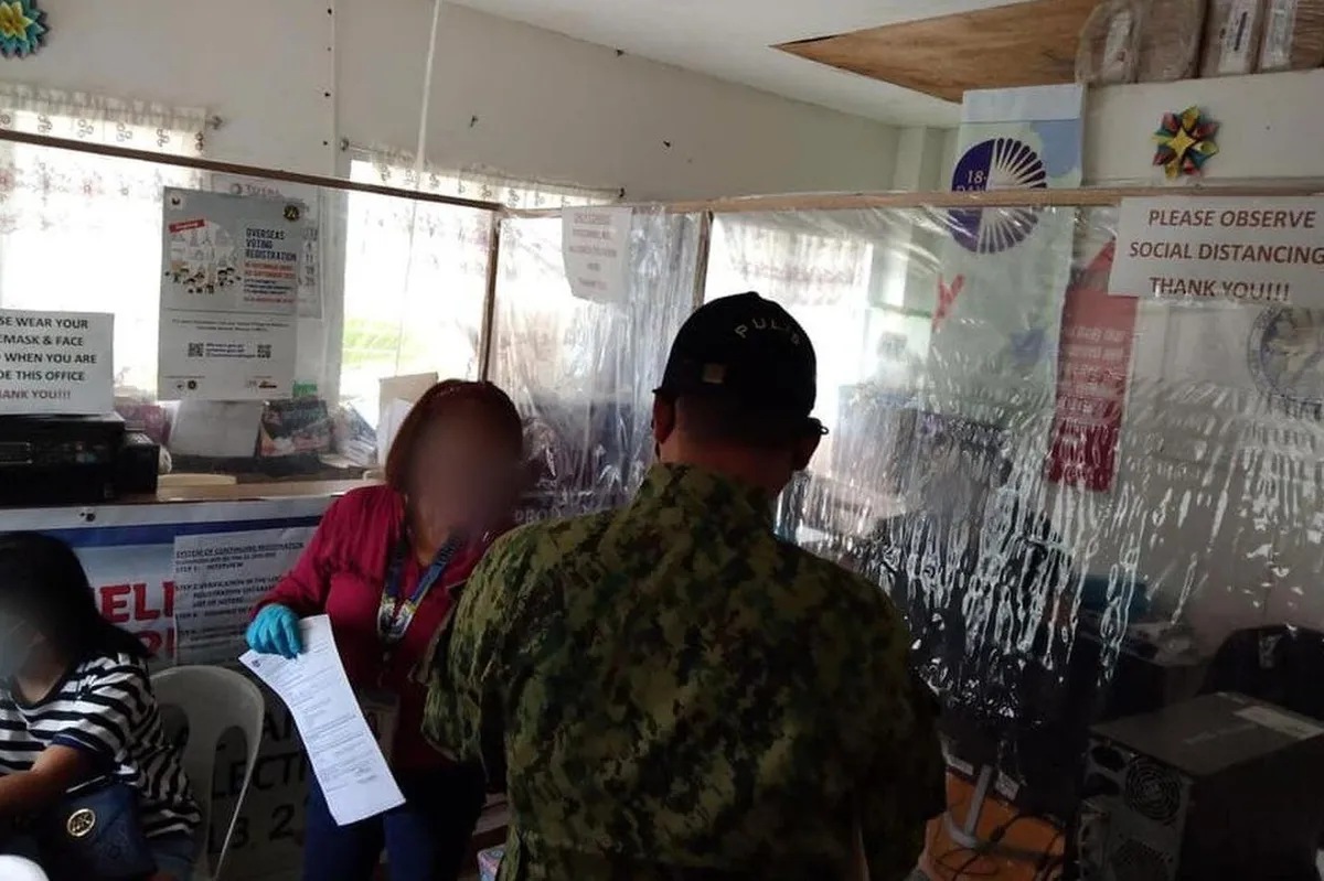 18 pulis sa Marinduque tinamaan ng COVID-19; 53 close contacts naka ... 18 pulis sa Marinduque tinamaan ng COVID-19; 53 close contacts naka ...