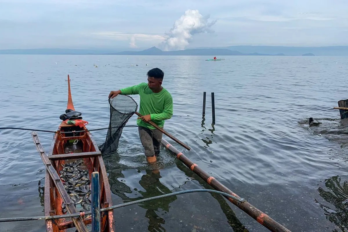 Fishing in Taal lake | ABS-CBN News