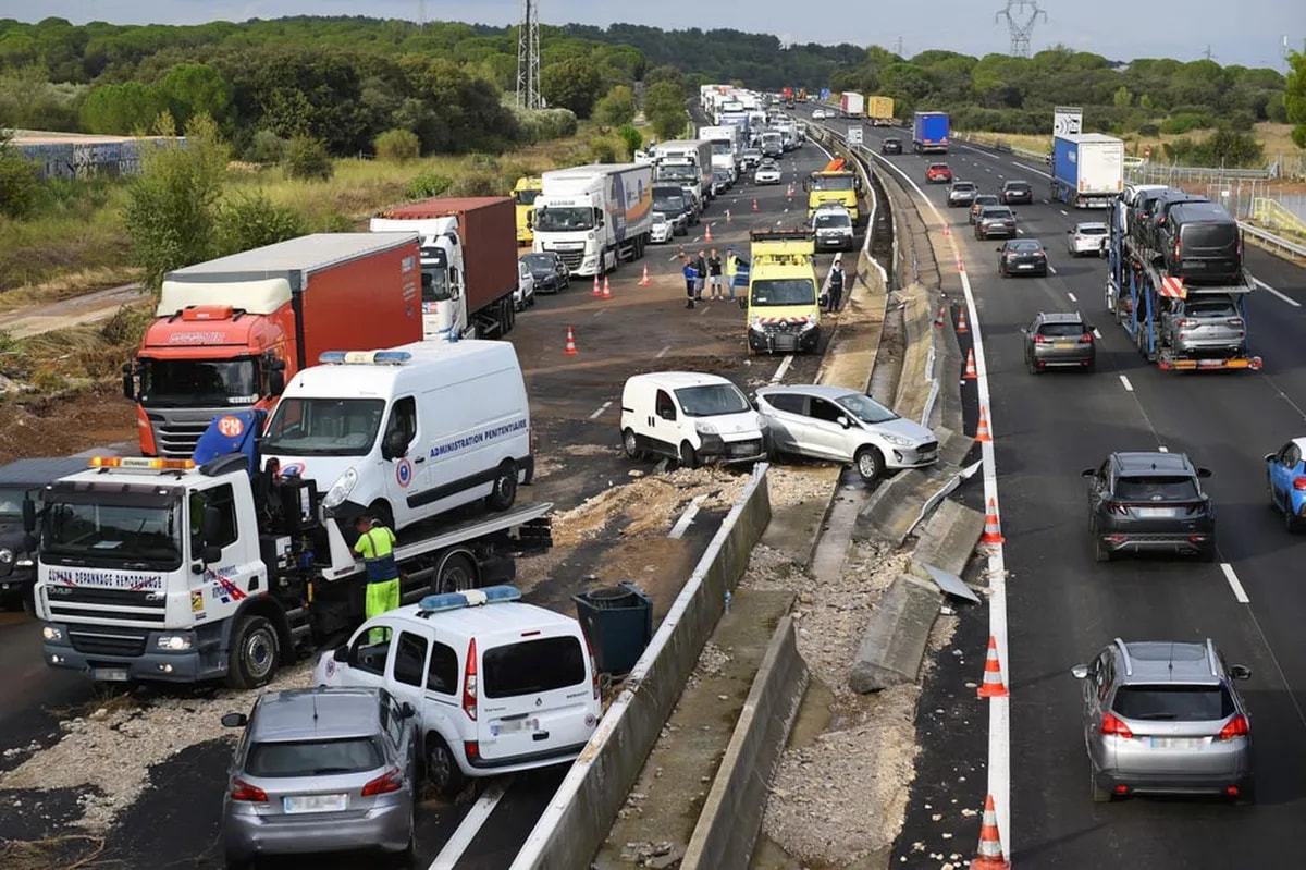 Highway crash after heavy rainfall in southern France | ABS-CBN