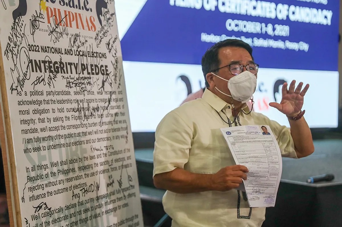Former Bayan Muna Rep. Neri Colmenares files COC for a third senatorial ...