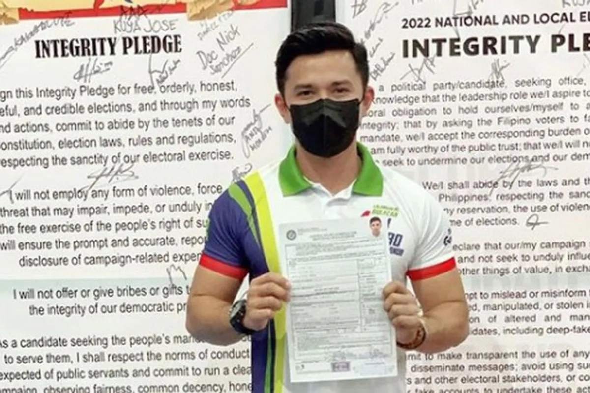 Alex Castro files COC for vice governor in Bulacan | ABS-CBN Entertainment