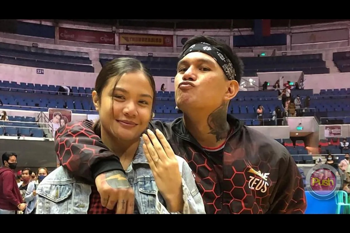 Zeus Collins proposes to his girlfriend Pauline Redondo during the Star ...