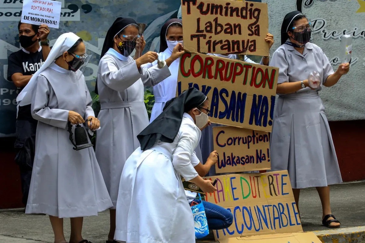 St. Scholastica nuns join noise barrage against tyranny and corruption | ABS-CBN News