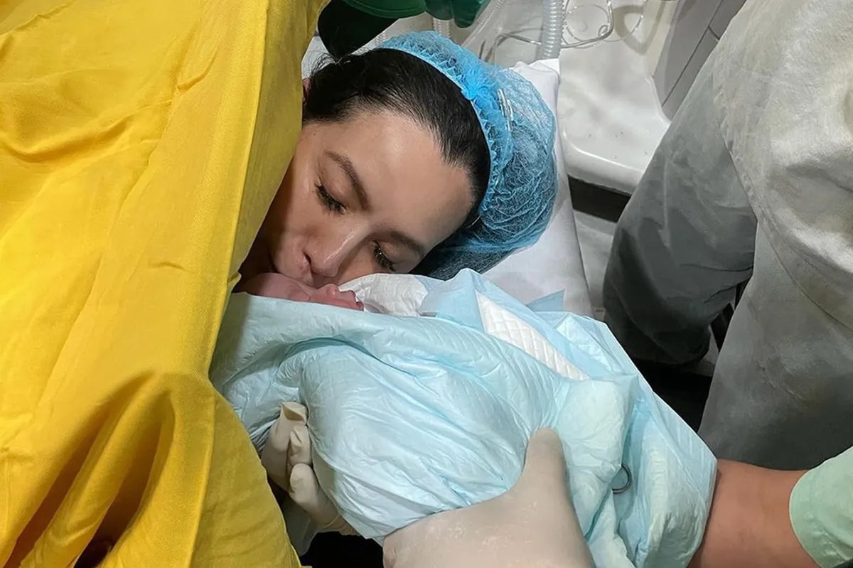 'Meet Dali': Divine Lee gives birth to third child | ABS-CBN Lifestyle