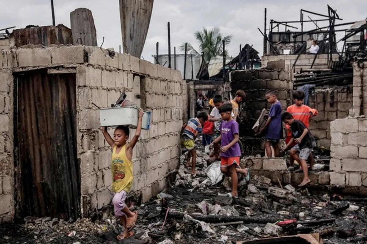 Children sift through the rubble to save belongings | ABS-CBN News