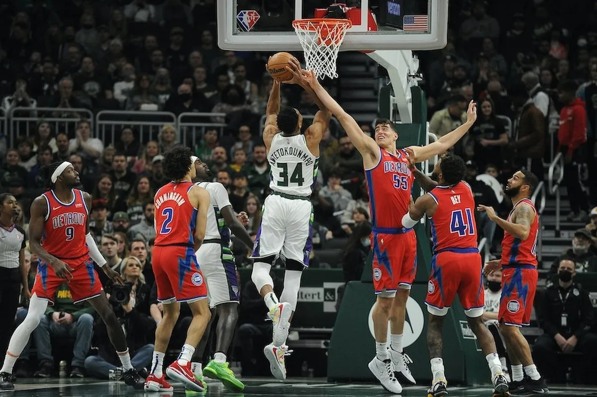 NBA: Bucks dominate early in comfortable win vs. Pistons | ABS-CBN Sports