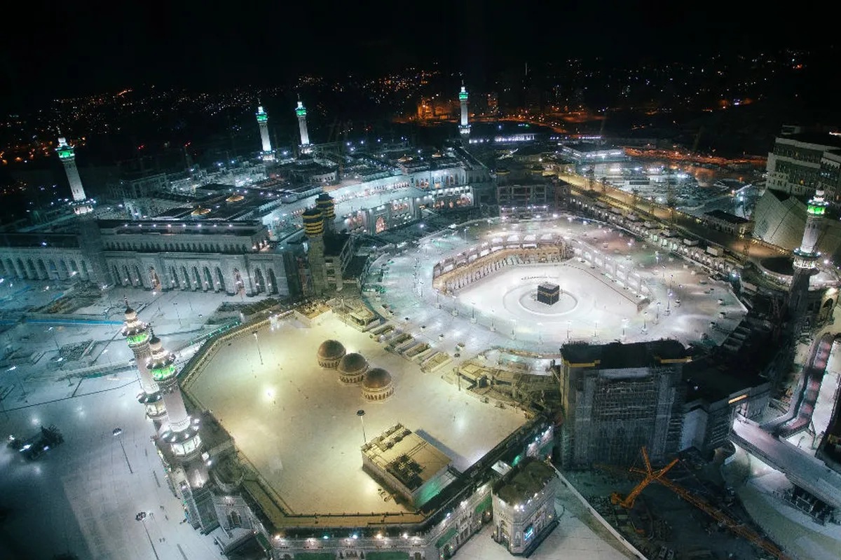 Grand Mosque in Mecca drops social distancing | ABS-CBN