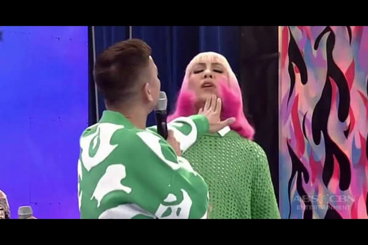 Vice Ganda, nagulat nang itulak ni Jhong ang baba niya | It’s Showtime ...