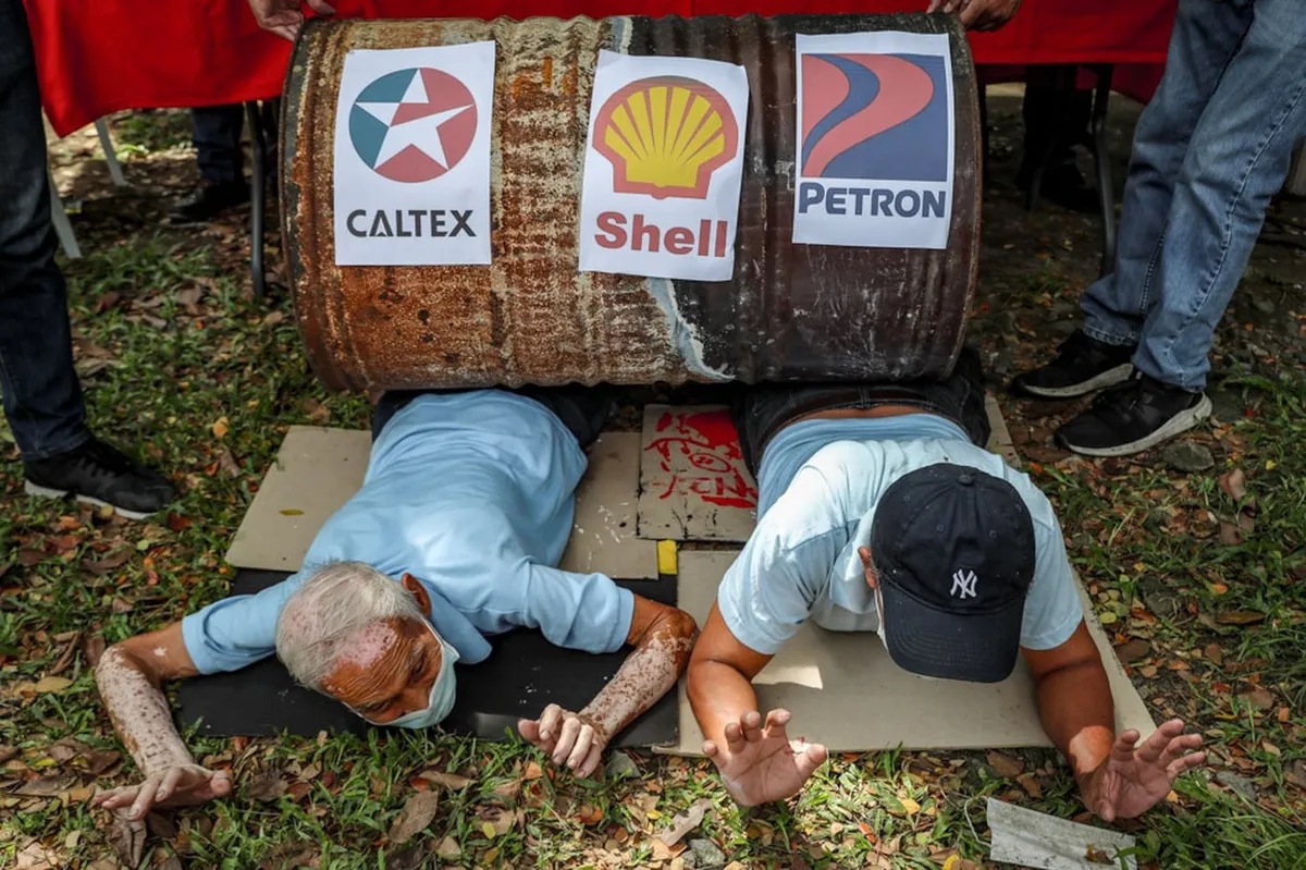 Jeepney drivers protest 'crushing' oil price increases | ABS-CBN News