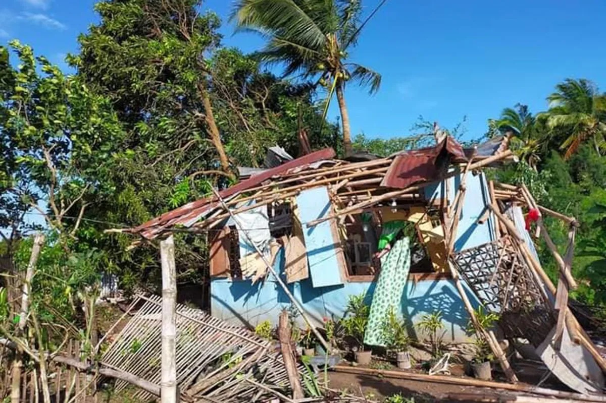 Buhawi nanalasa sa Iloilo, ilang bahay nasira | ABS-CBN News