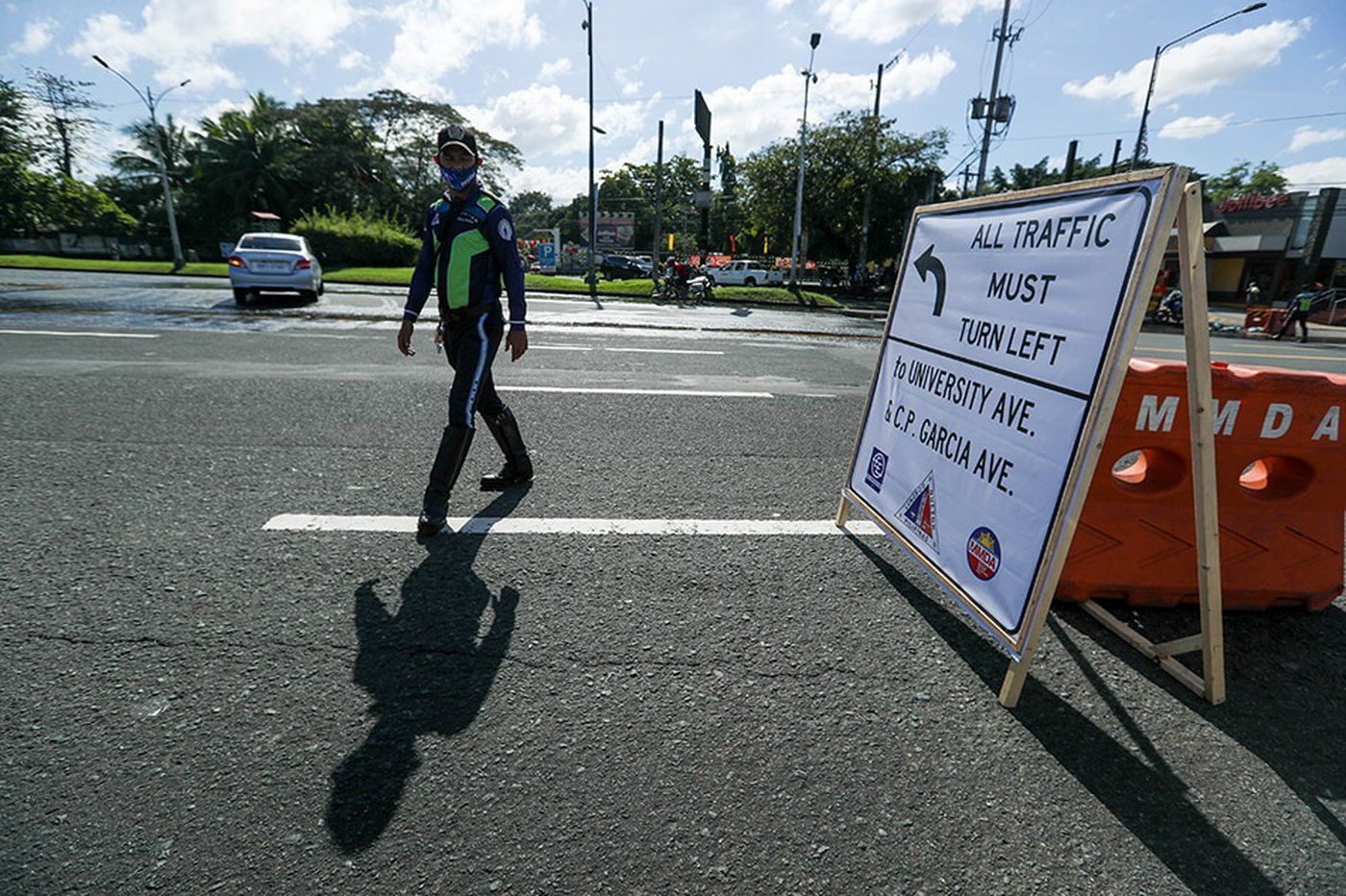 MMDA enforcers, sweepers bibigyan ng 30 minutong 'heat stroke break ...