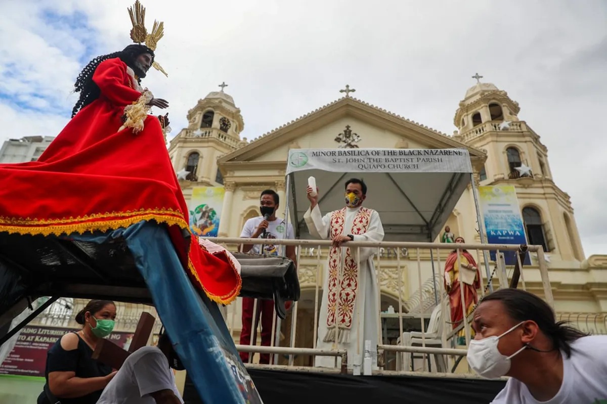 Devotees attend blessing of replicas of the Black Nazarene | ABS-CBN ... Devotees attend blessing of replicas of the Black Nazarene | ABS-CBN ...