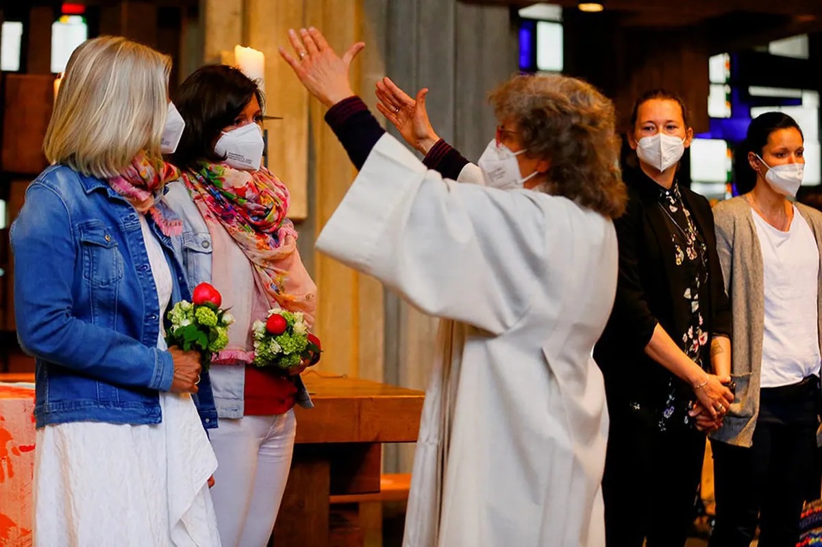 German priests defy Vatican ban by blessing same-sex unions | ABS-CBN