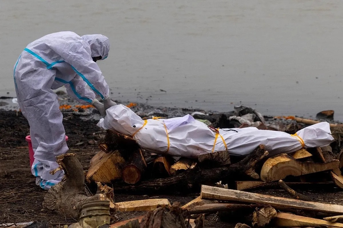 Bodies float down Ganges, as nearly 4,000 more die of COVID in India ...