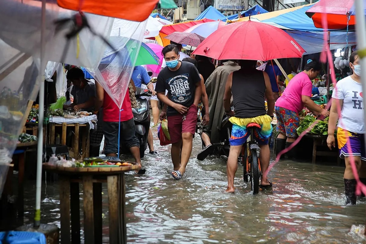 Duterte to DBM: Find funds for Metro Manila lockdown 'ayuda' | ABS-CBN News