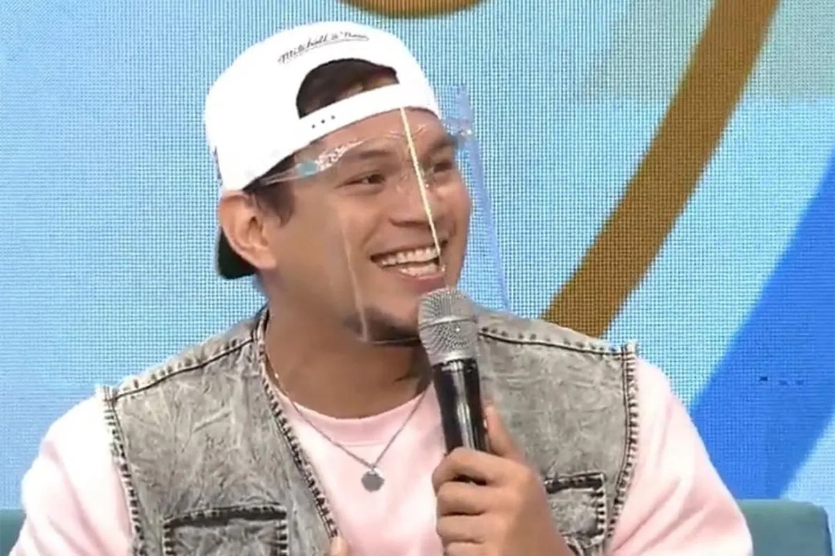 Zeus Collins, naging bukas sa kanyang girlfriend | ABS-CBN Entertainment