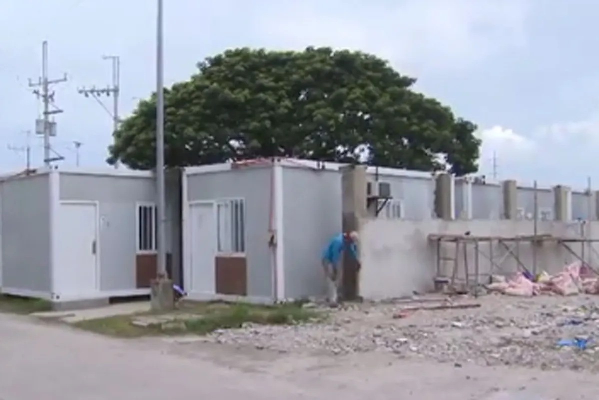 Mga container van, ginagamit bilang COVID-19 ward sa S. Tagalog ...