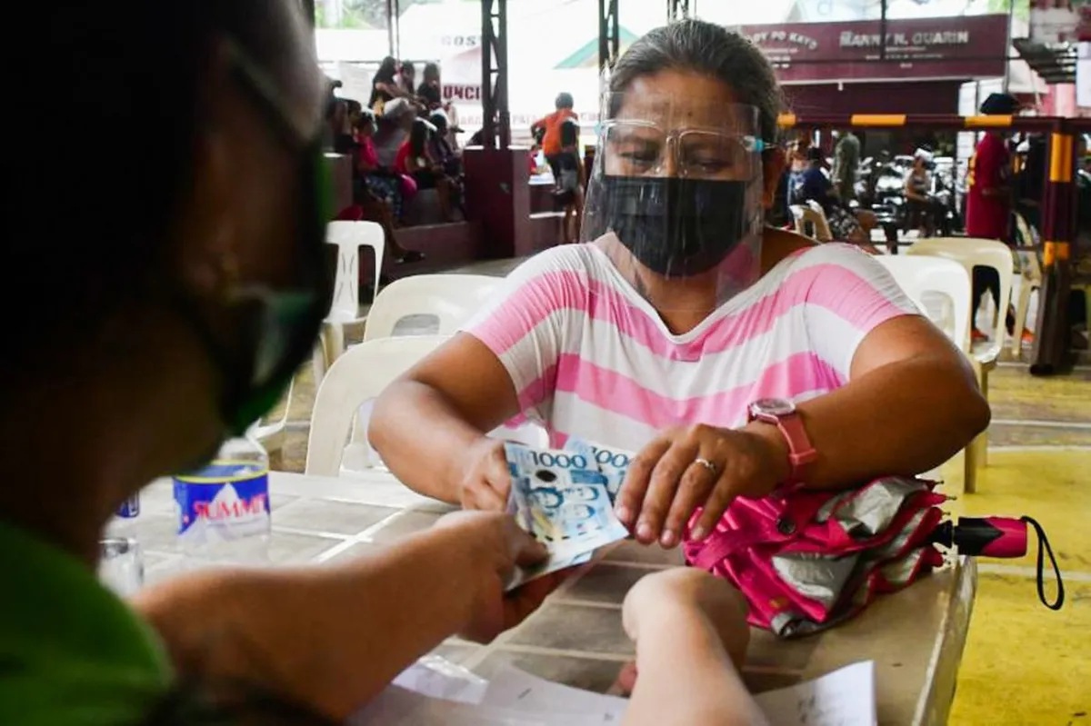 Ayuda distribution in Payatas | ABS-CBN News