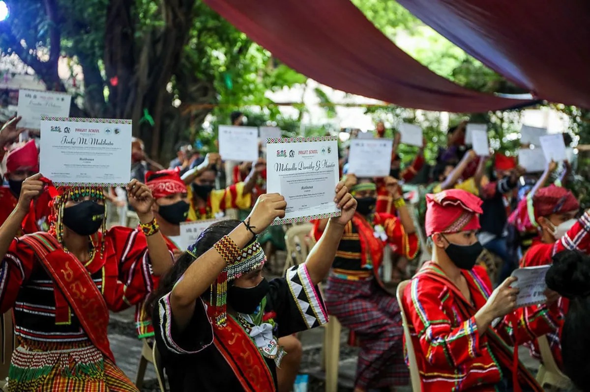 Bakwit School students graduate | ABS-CBN News