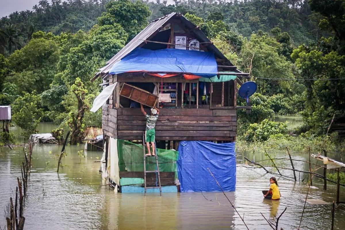 Massive flooding in Jipapad town, Eastern Samar | ABS-CBN News
