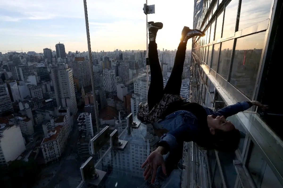 Brazil's glass box lookout puts fear of heights to the test | ABS-CBN
