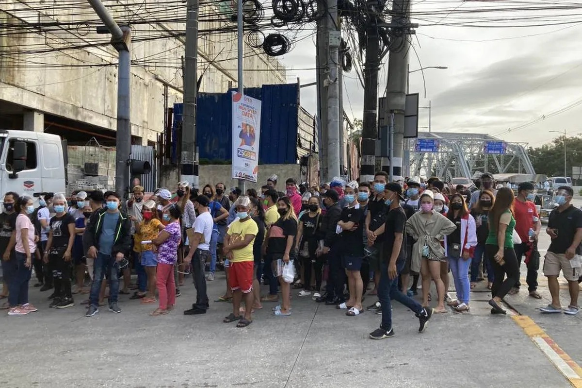 'No bakuna, no ayuda?' Palace blames fake news spreaders for vaccine ...