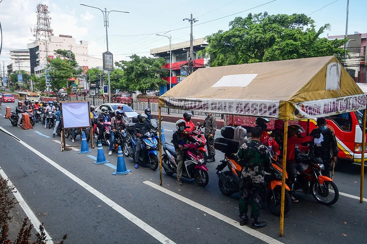 Pandemic task force adviser recommends longer ECQ | ABS-CBN News