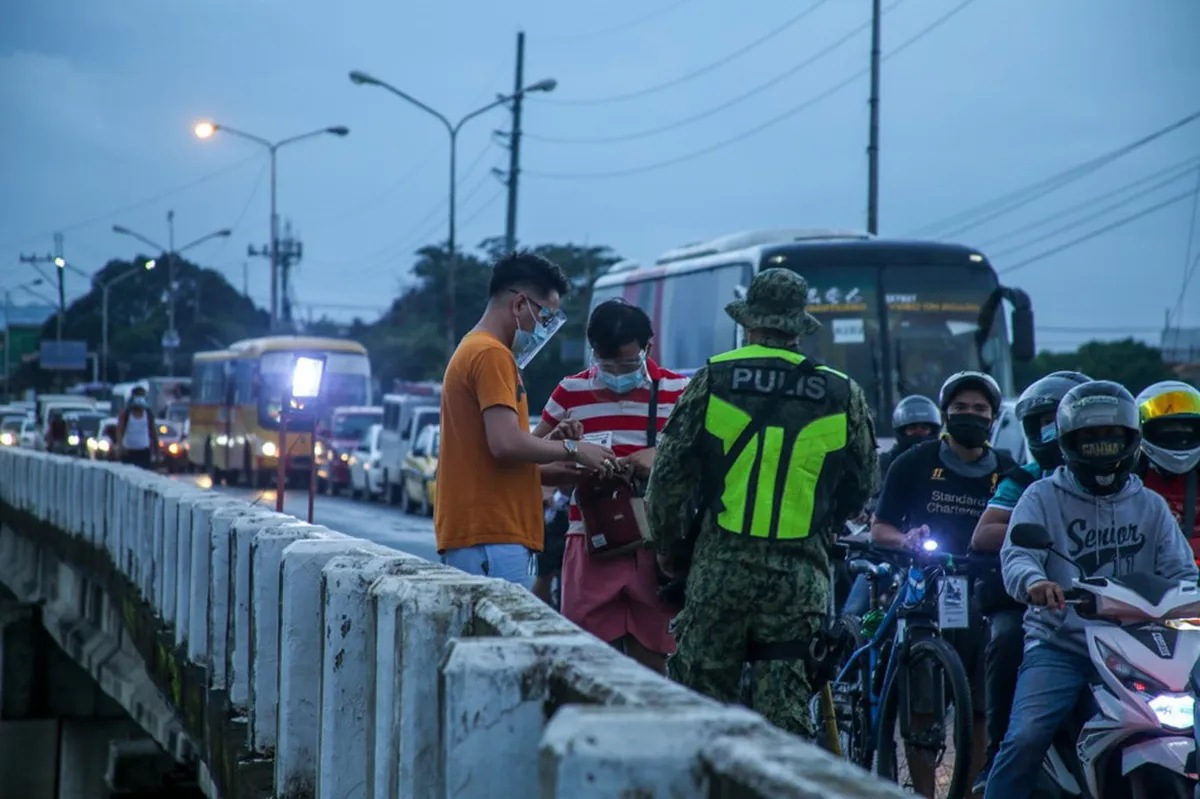 Checkpoints on Rizal-NCR border as ECQ takes effect | ABS-CBN News