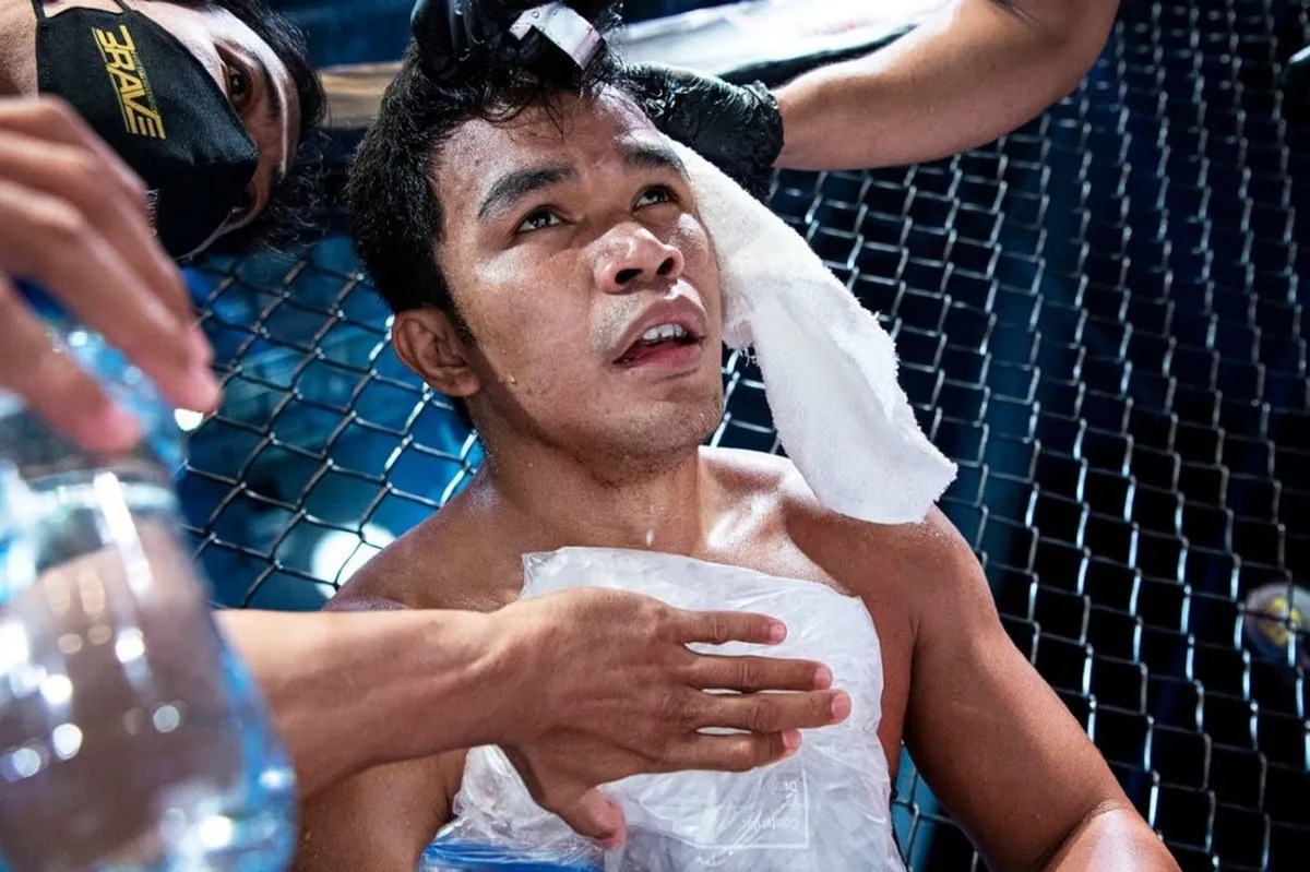 MMA: Pinoy fighters Rolando Dy, Jenel Lausa fall in Brave CF card | ABS ...