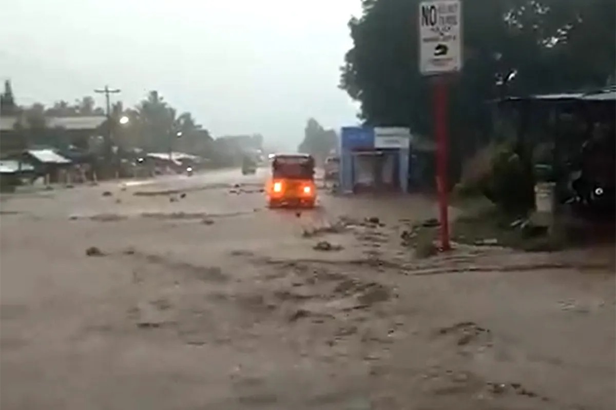 Daan-daang residente binaha matapos umapaw ang ilog sa Davao | ABS-CBN News