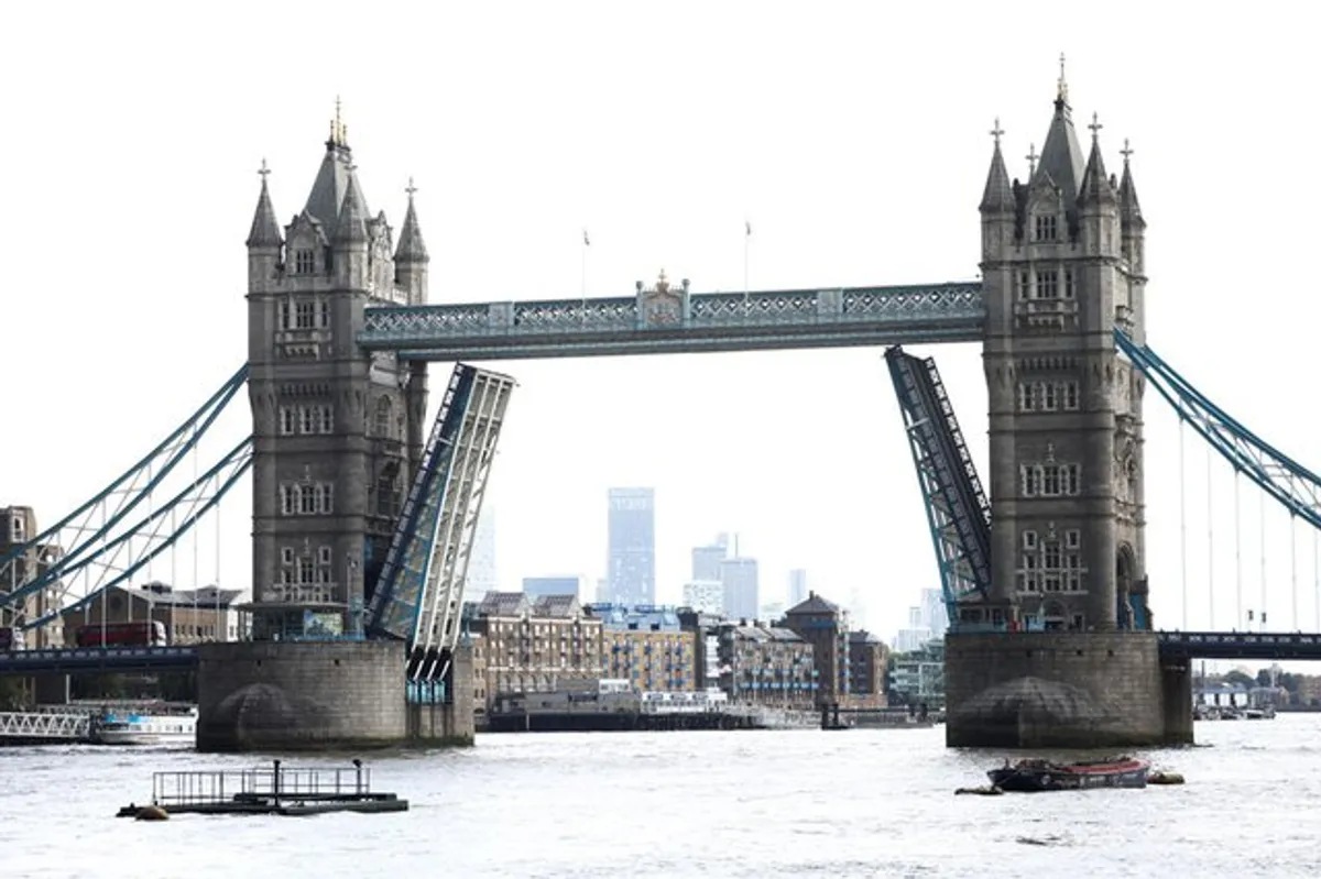 London's Tower Bridge stuck open after 'technical failure' | ABS-CBN