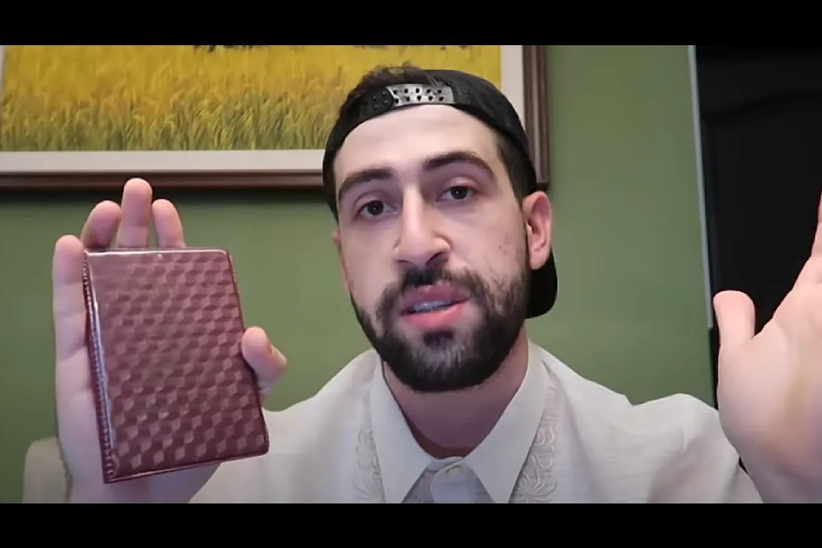 WATCH: The Hungry Syrian Wanderer announces he is now a naturalized ...