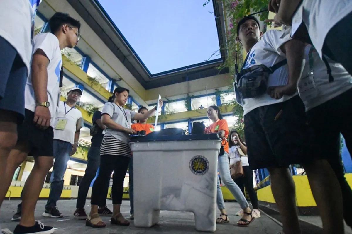 Comelec pinag-aaralan kung paano makakaboto ang may COVID-19 o senyales ... Comelec pinag-aaralan kung paano makakaboto ang may COVID-19 o senyales ...