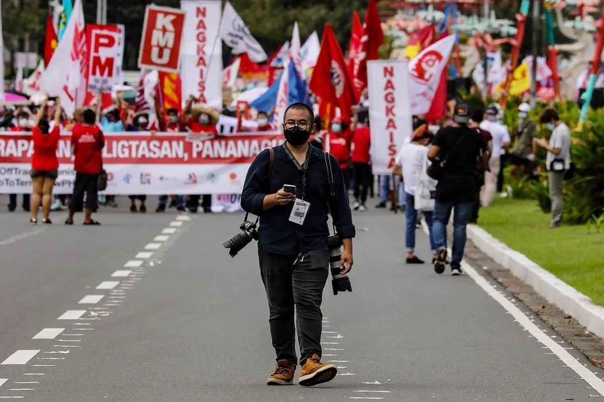 Filipino photojournalist makes Pulitzer Prize finals | ABS-CBN Lifestyle