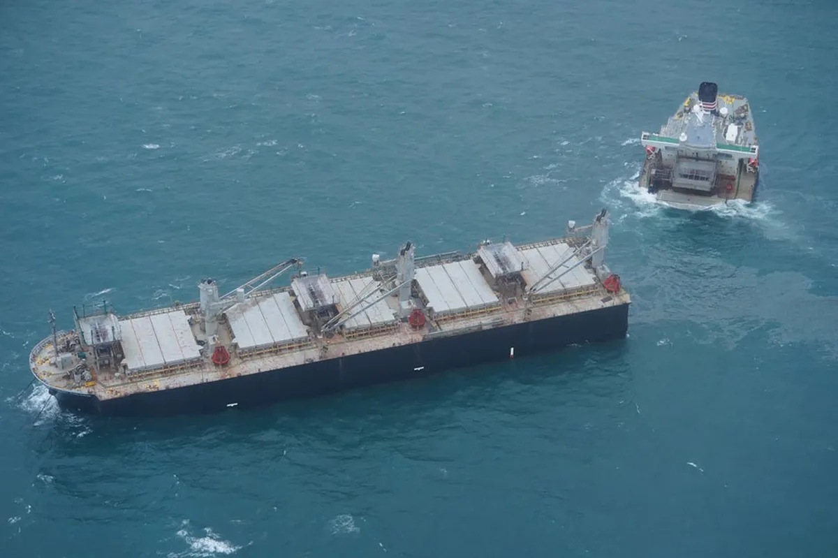 Ship carrying Filipino crew snaps in 2 off Japan coast; seamen safe ...