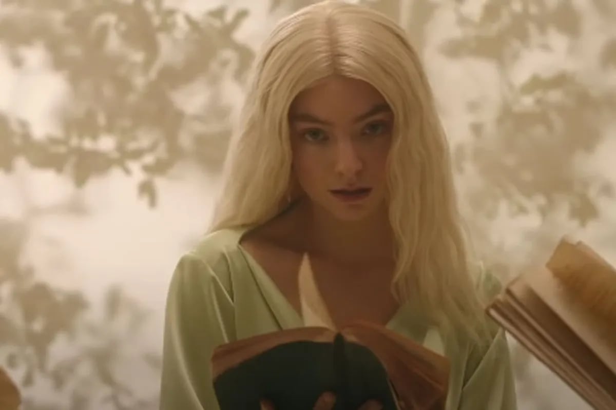 Lorde goes blonde in new music video 'Mood Ring' | ABS-CBN Entertainment