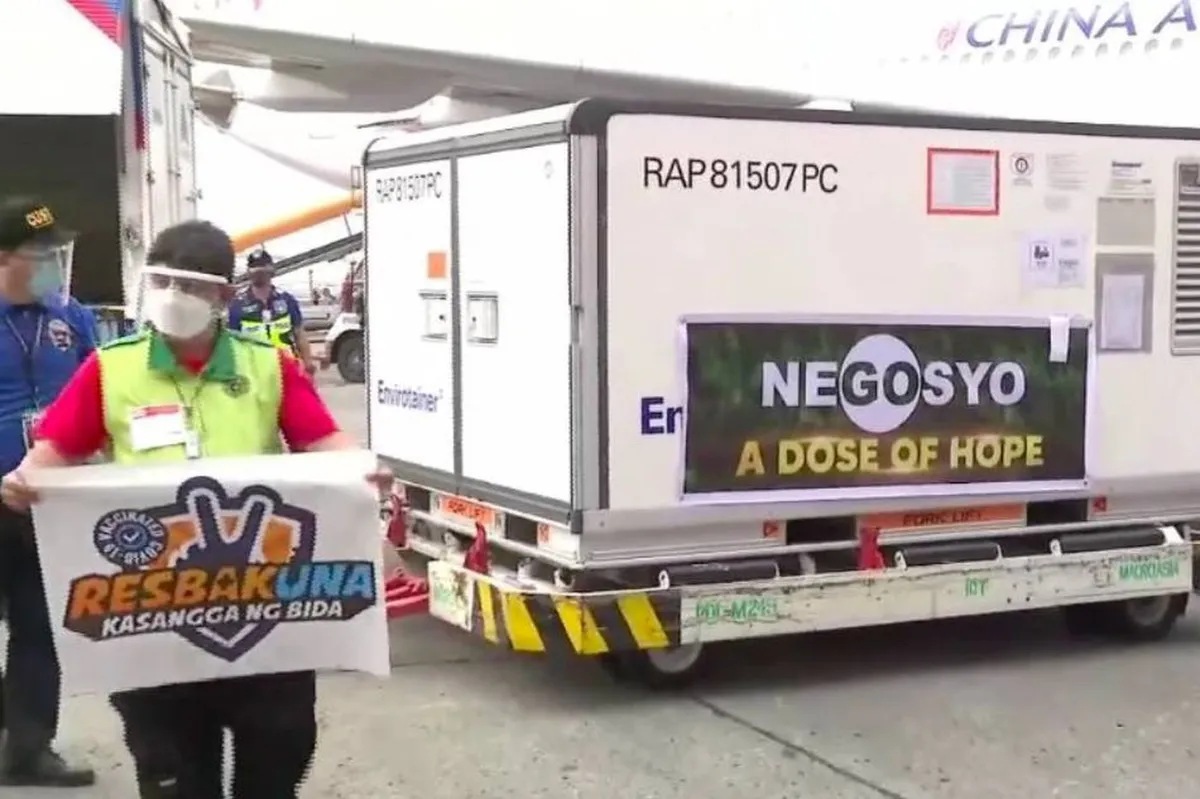 582,500 more AstraZeneca doses arrive in PH | ABS-CBN News