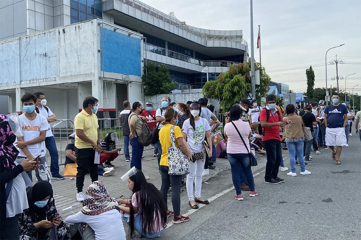 Mga kumukuha ng passport dagsa sa DFA | ABS-CBN News Mga kumukuha ng passport dagsa sa DFA | ABS-CBN News